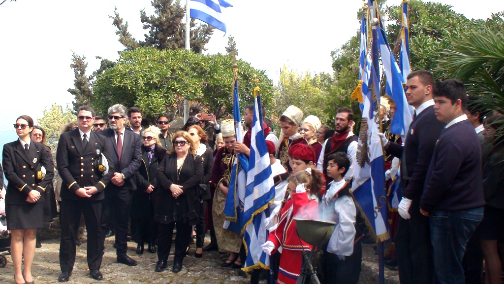 25η Μαρτίου 1821. Ενθουσιασμός στη μεγάλη γιορτή του Έθνους. Χόρεψε και ...