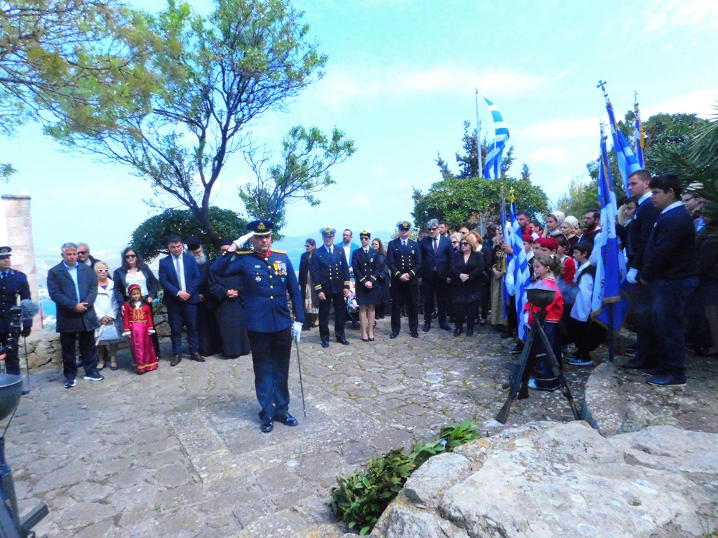 25η Μαρτίου 1821. Ενθουσιασμός στη μεγάλη γιορτή του Έθνους. Χόρεψε και ...