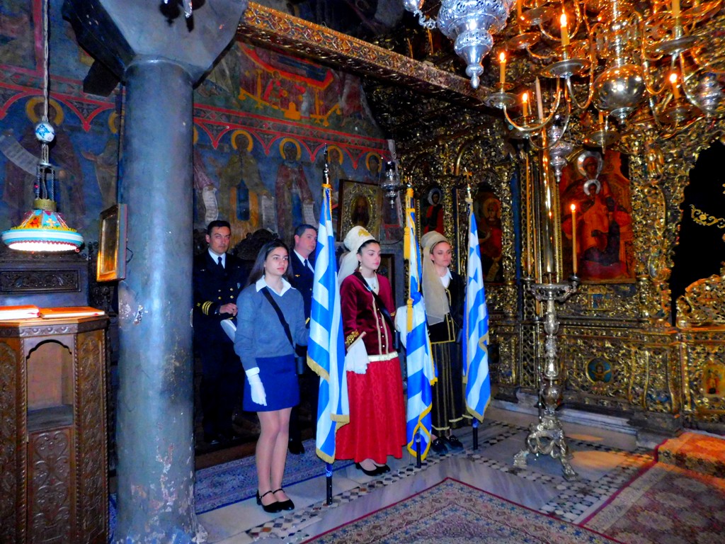 25η Μαρτίου 1821. Ενθουσιασμός στη μεγάλη γιορτή του Έθνους. Χόρεψε και ...