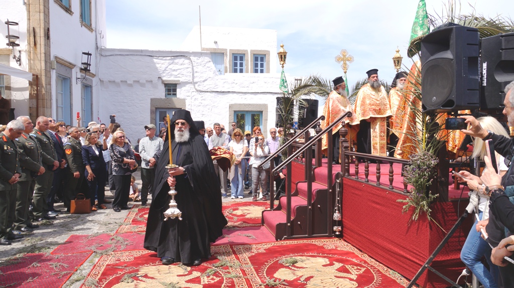 Λίγος κόσμος στη φετινή άκρως επιτυχημένη τέλεση του ιερού Νιπτήρα ...