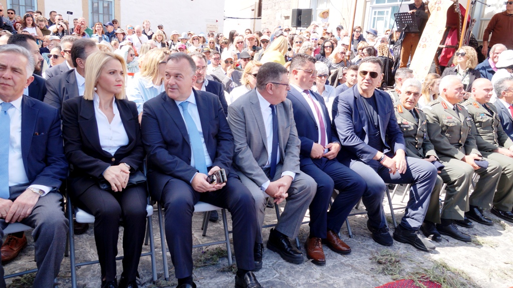 Λίγος κόσμος στη φετινή άκρως επιτυχημένη τέλεση του ιερού Νιπτήρα ...