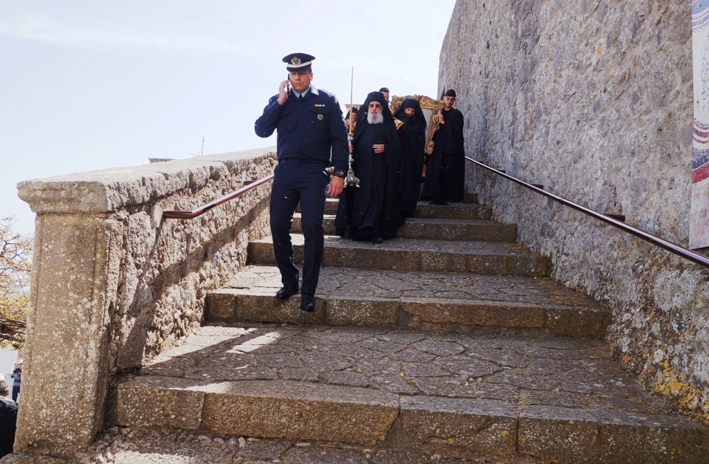 Λίγος κόσμος στη φετινή άκρως επιτυχημένη τέλεση του ιερού Νιπτήρα ...